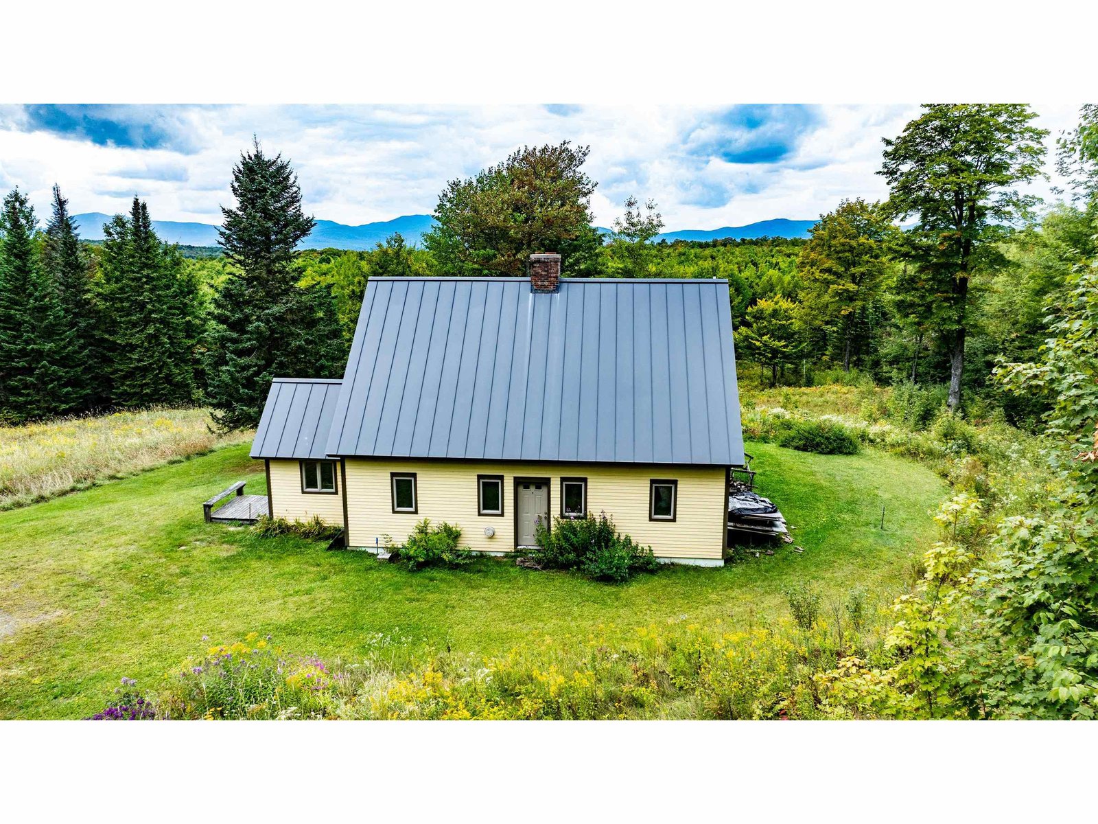 1982 robtoy Road Lowell, Vermont - For Sale