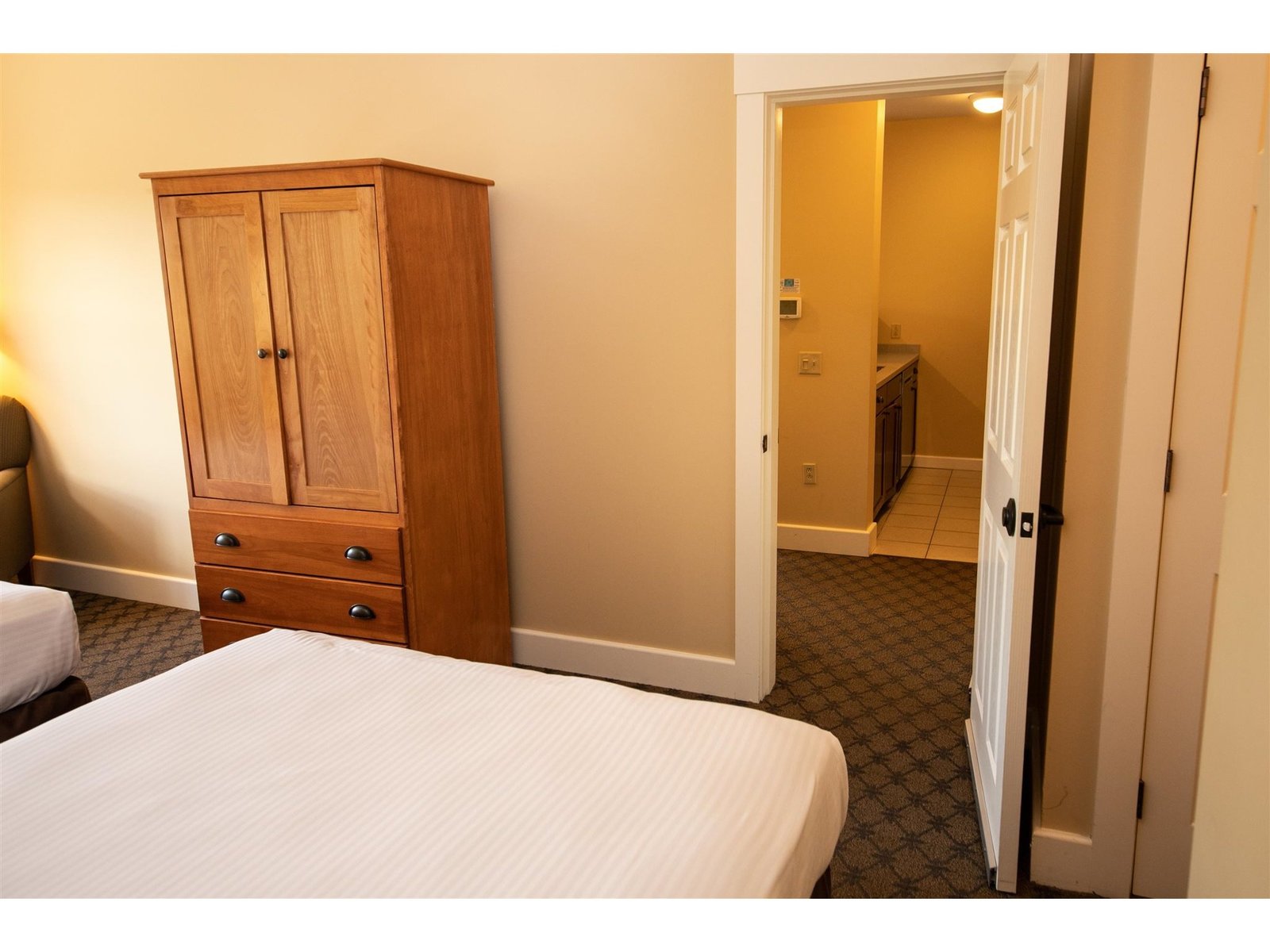 318/320 Qtr. I Jackson Gore Inn Ludlow, Vermont - For Sale