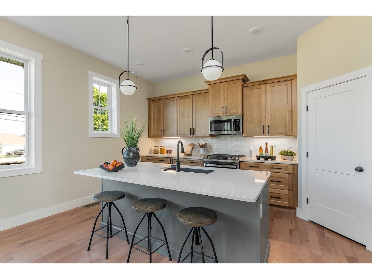 Theresa Ferrara, REALTOR, ABR, SRS, SRES