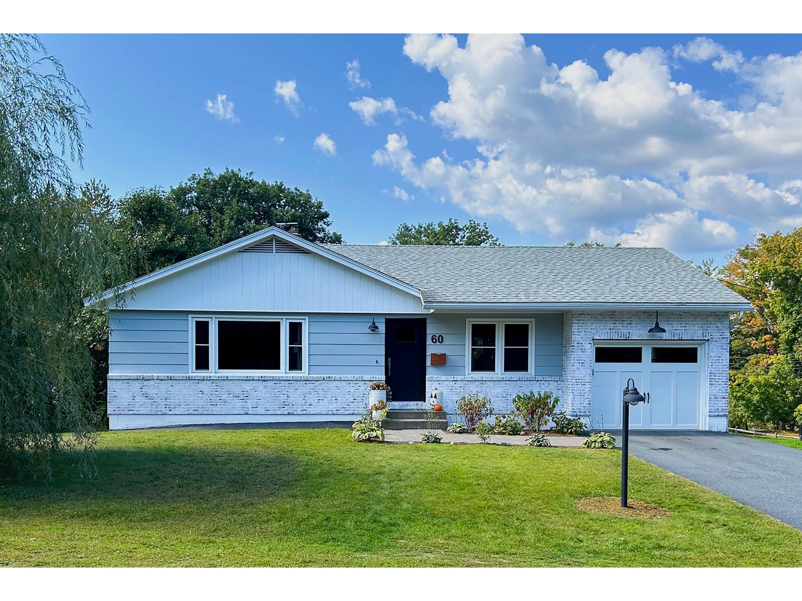 60 Charles Street Hartford, Vermont - For Sale