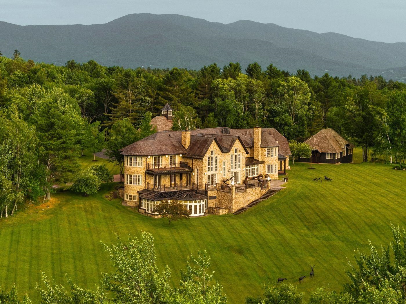 2575 Weeks Hill Road Stowe, Vermont - For Sale